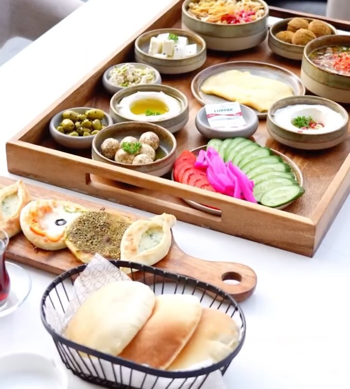 Why Arabic Breakfast is the Perfect Way to Start Your Day in Dubai ...